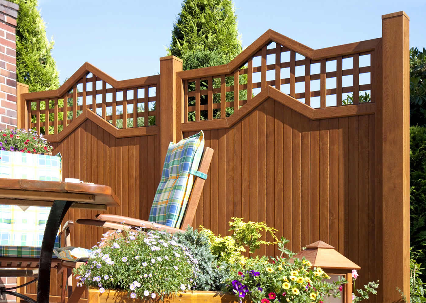 Wind und Sichtschutz aus Kunststoff-Elementen